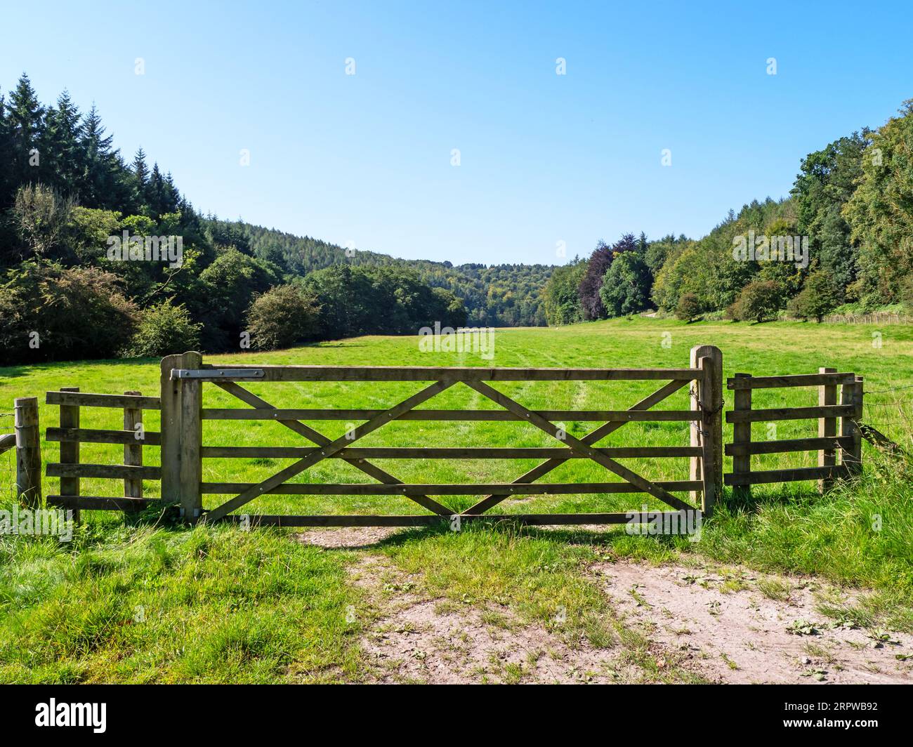 Wooden farm gate hi-res stock photography and images - Alamy