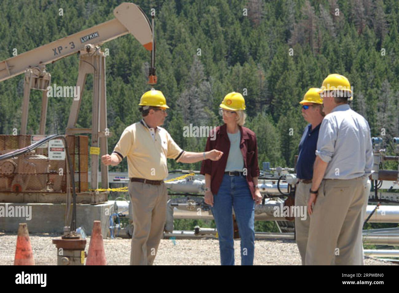 Secretary Gale Norton with Shell Oil officials at energy resource site ...