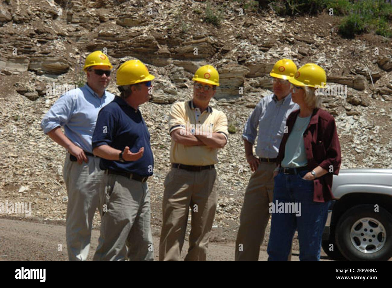 Secretary Gale Norton with Shell Oil officials at energy resource site ...