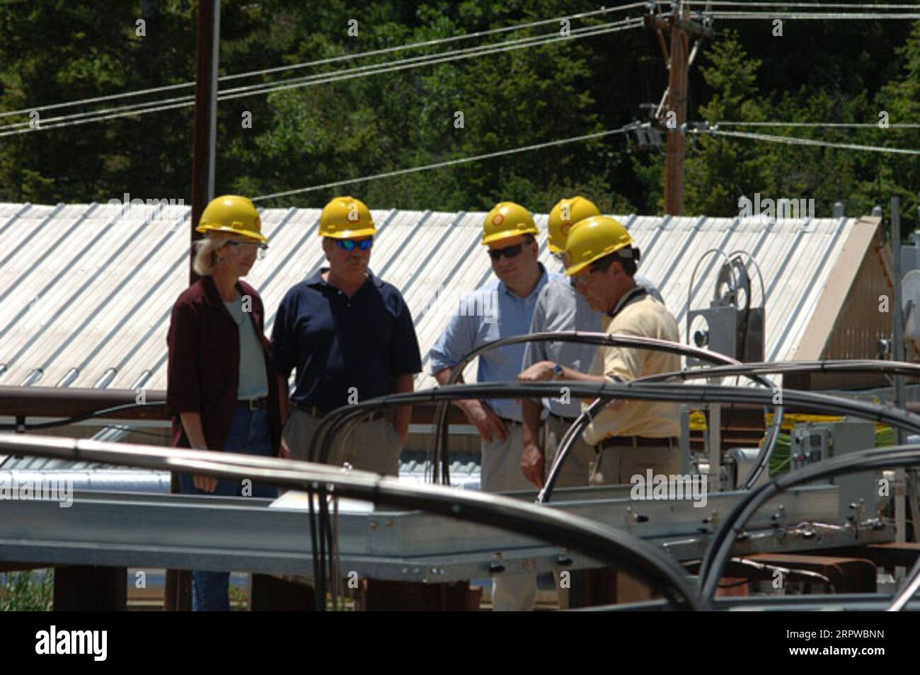 Secretary Gale Norton with Shell Oil officials at energy resource site ...