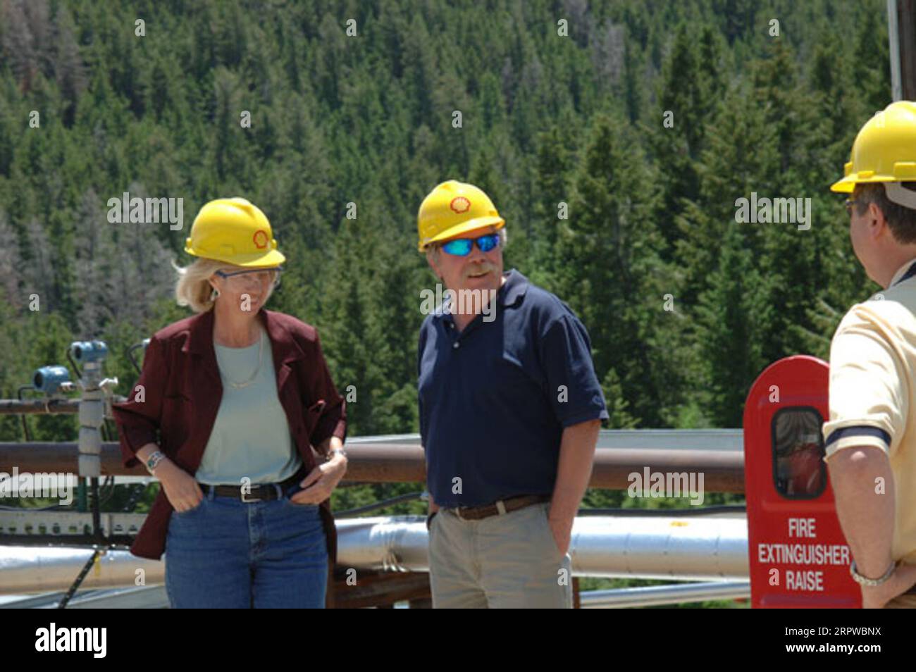 Secretary Gale Norton with Shell Oil officials at energy resource site ...