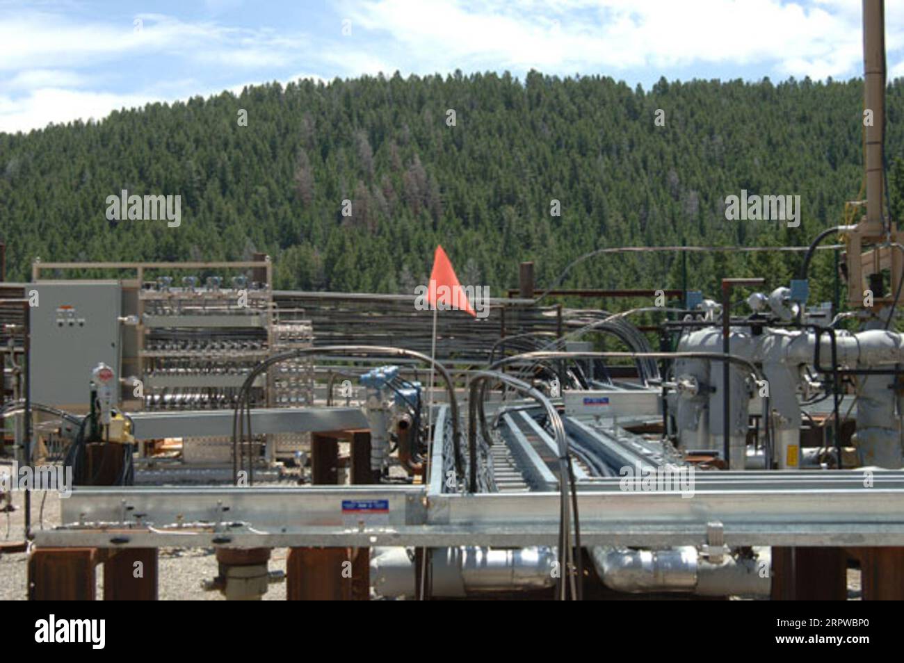 Secretary Gale Norton with Shell Oil officials at energy resource site ...