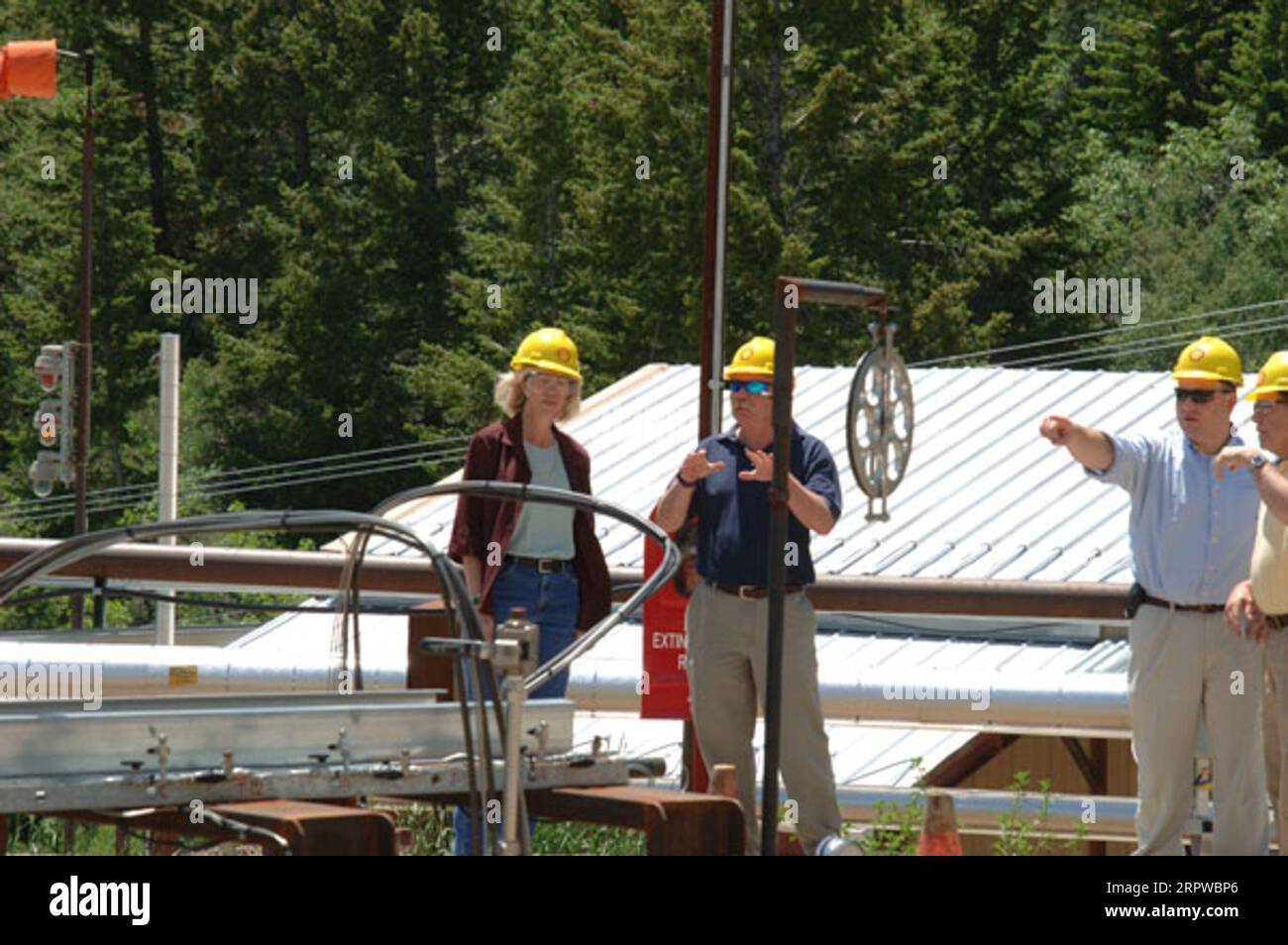 Secretary Gale Norton with Shell Oil officials at energy resource site ...