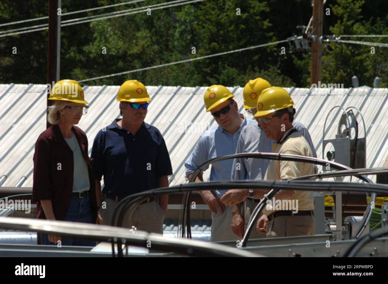 Secretary Gale Norton with Shell Oil officials at energy resource site ...