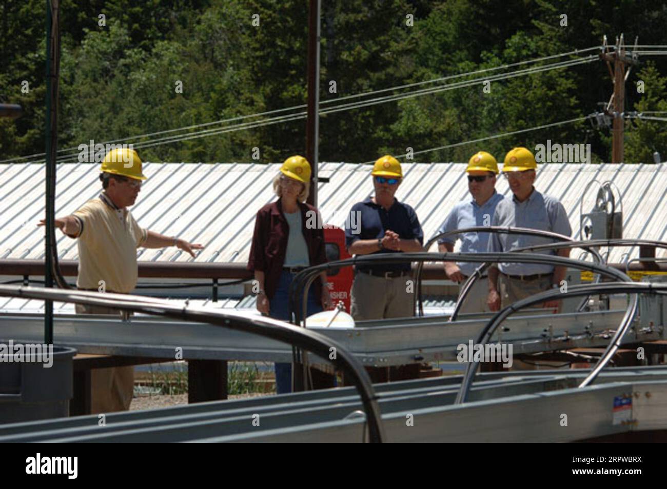 Secretary Gale Norton with Shell Oil officials at energy resource site ...