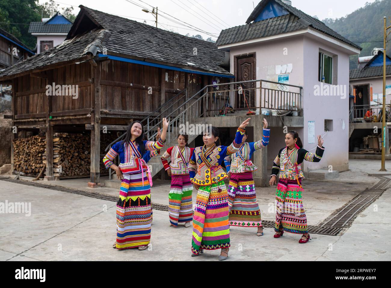 Lahu group dance hi-res stock photography and images - Alamy