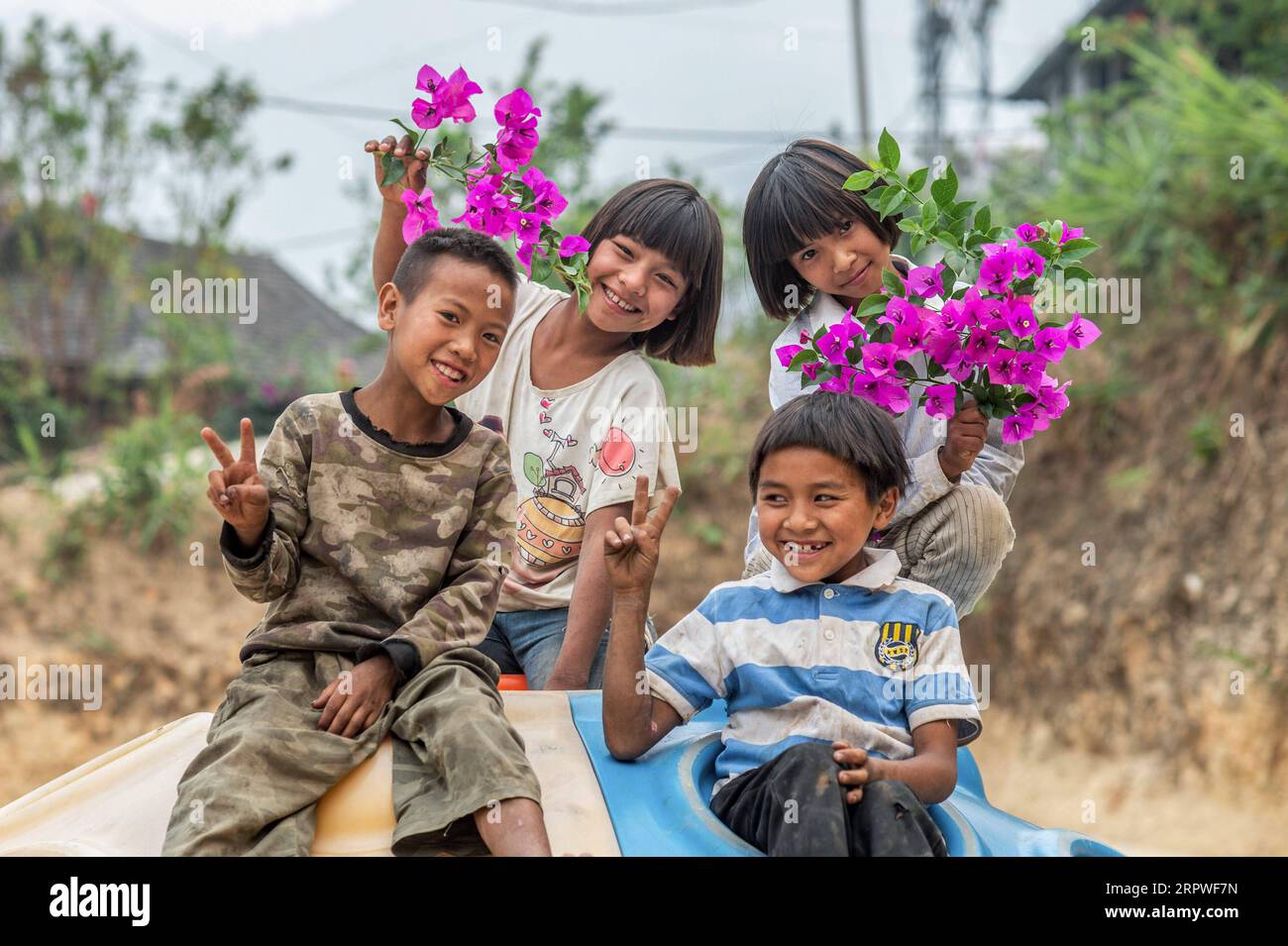 China yunnan menghai poverty hi-res stock photography and images - Alamy