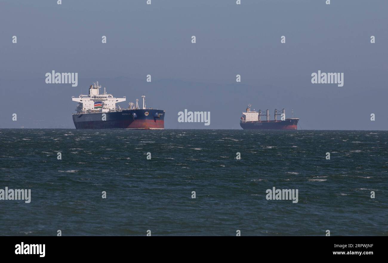 Francisco covid 19 oil hi-res stock photography and images - Alamy