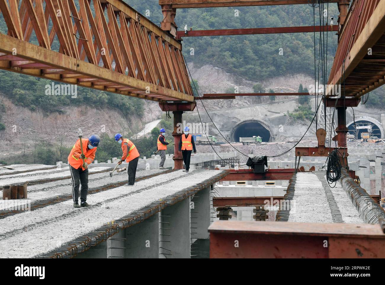 200428 -- LUFENG, April 28, 2020 -- People work at the construction ...