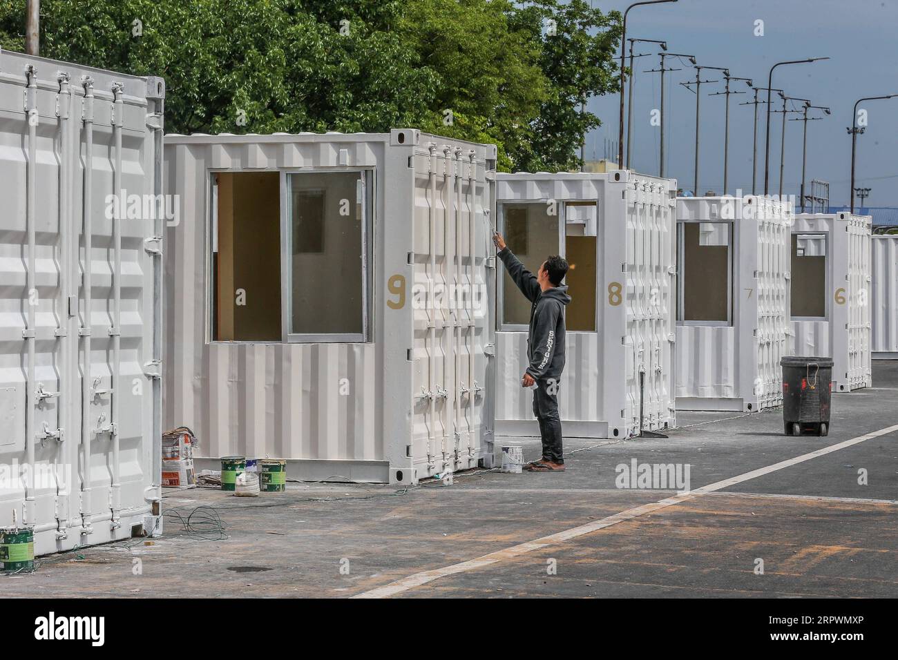Manila containers hi-res stock photography and images - Alamy