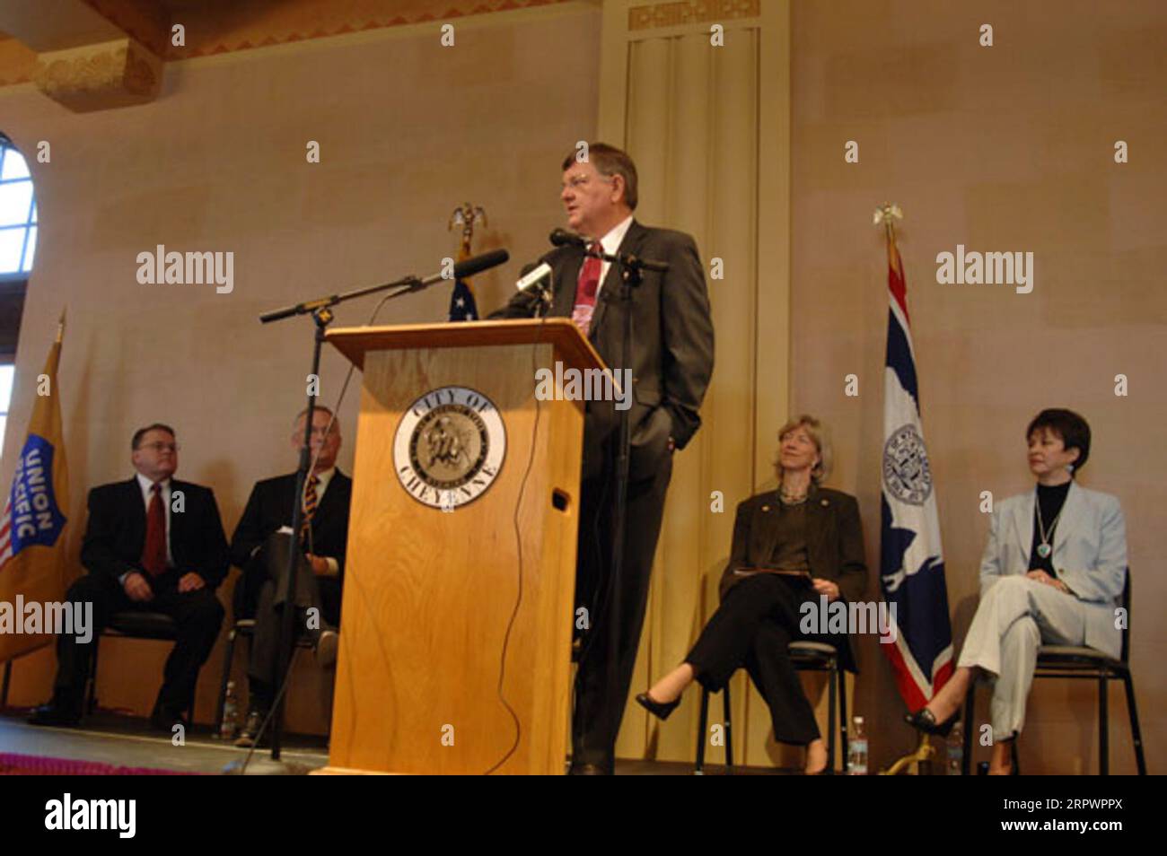 Wyoming Governor Dave Freudenthal speaking at Cheyenne, Wyoming ...