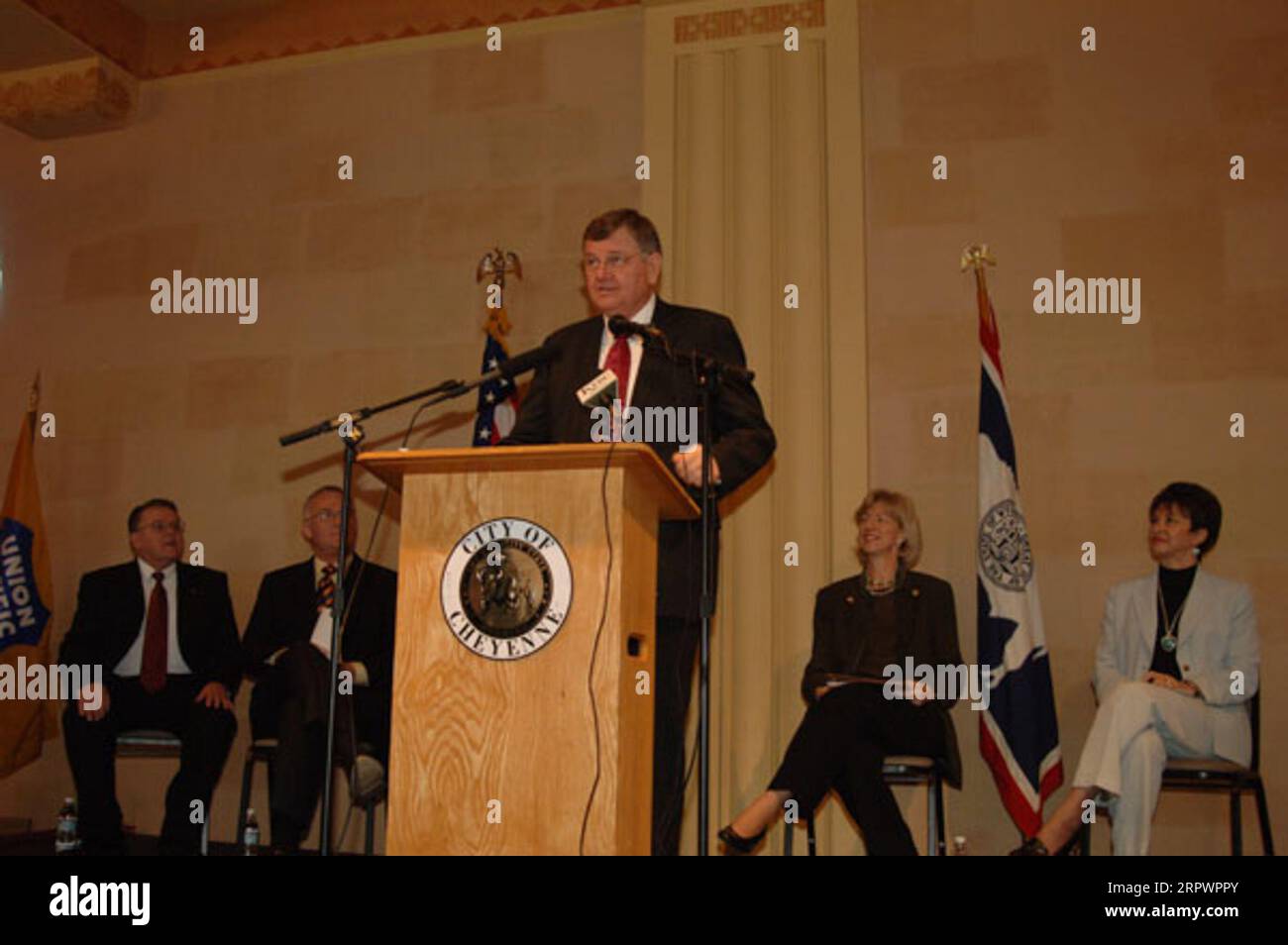 Wyoming Governor Dave Freudenthal speaking at Cheyenne, Wyoming ...