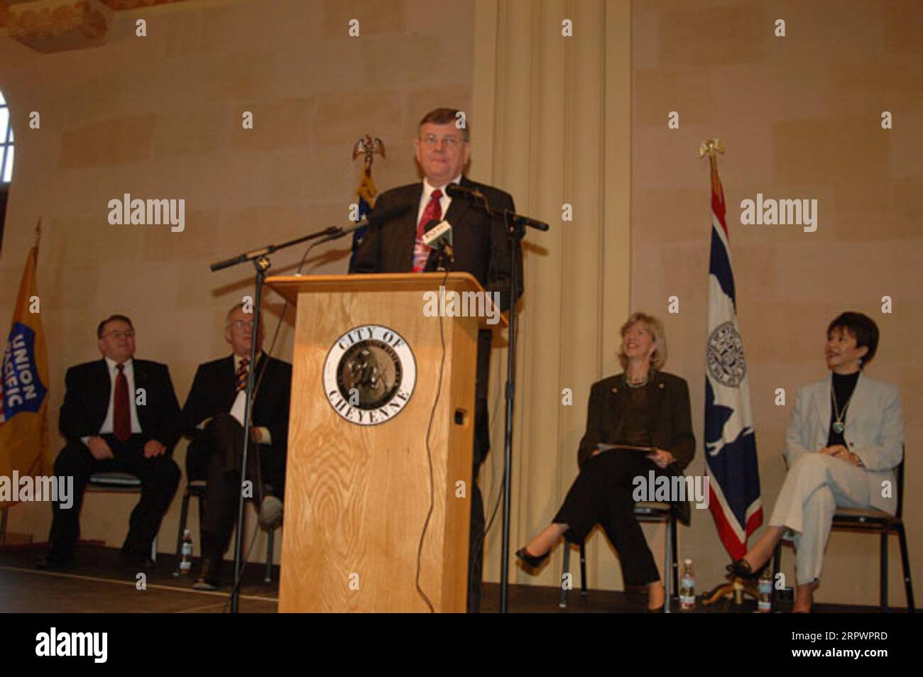 Wyoming Governor Dave Freudenthal speaking at Cheyenne, Wyoming ...