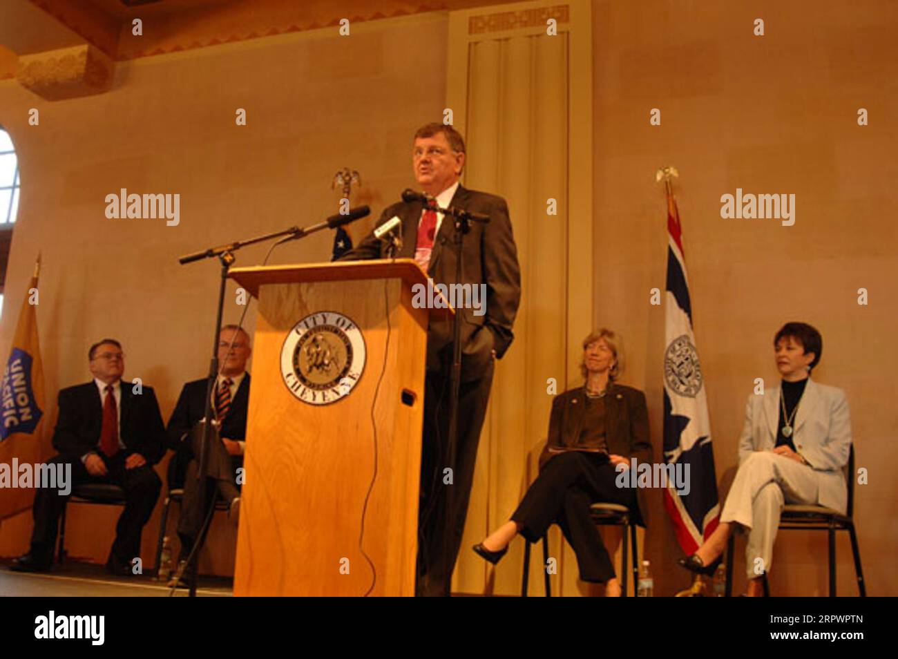 Wyoming Governor Dave Freudenthal speaking at Cheyenne, Wyoming ...