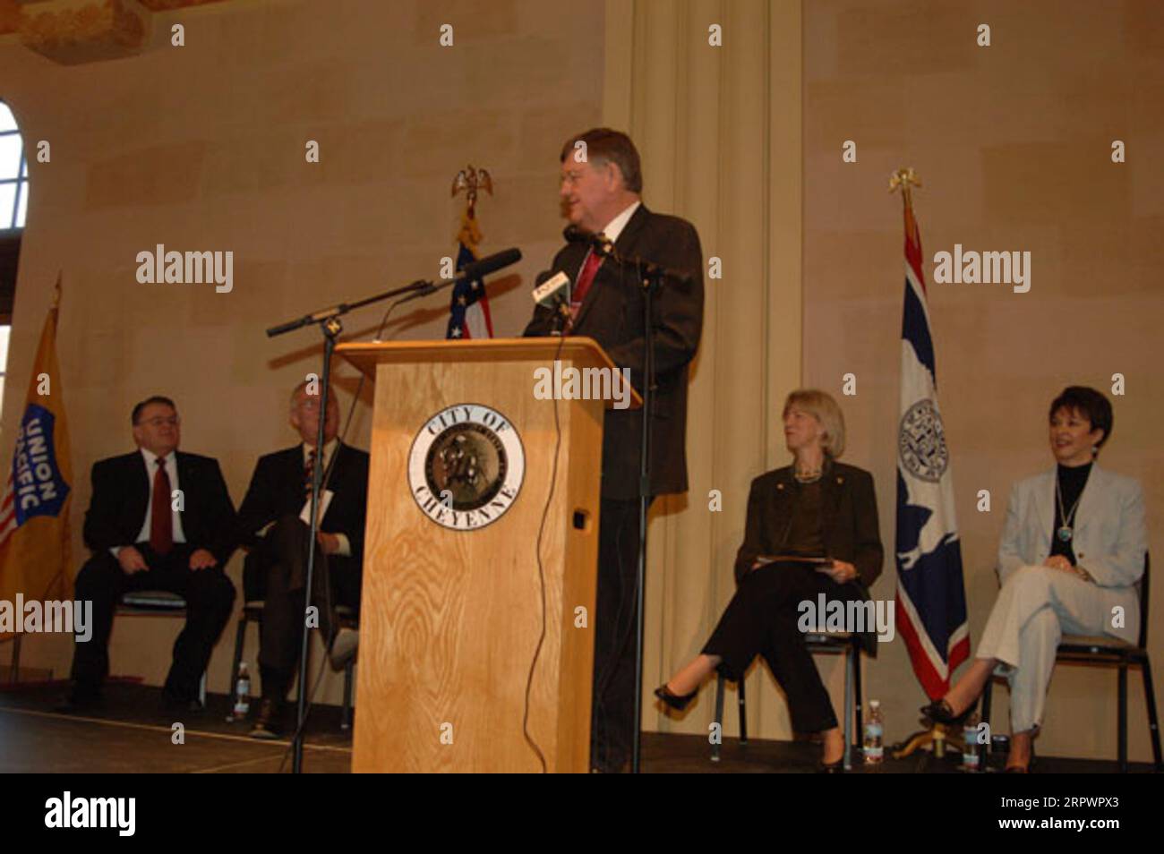 Wyoming Governor Dave Freudenthal speaking at Cheyenne, Wyoming ...