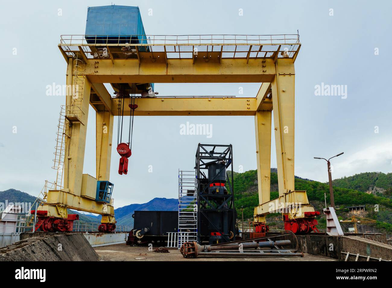 Gantry crane on hydroelectric power plant Stock Photo - Alamy