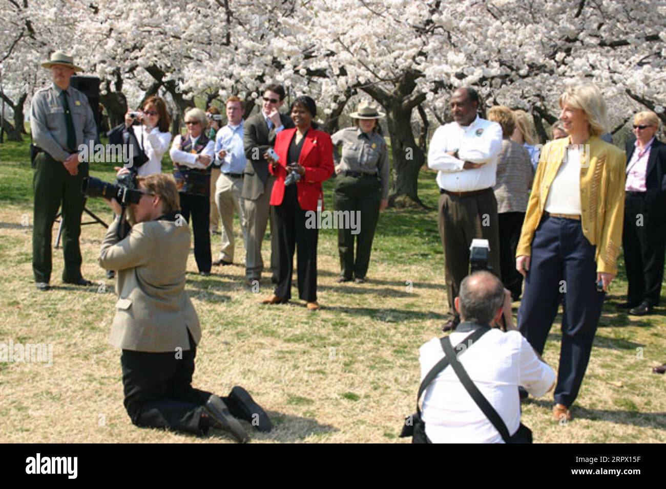 Secretary Gale Norton with Department of Interior staff at tree ...