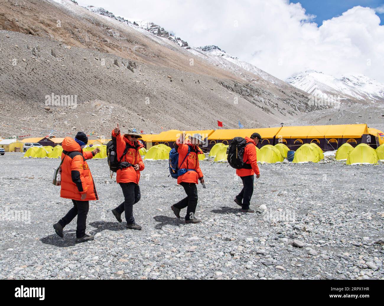 200503 -- LHASA, May 3, 2020 -- Xue Qiangqiang and his teammates depart ...