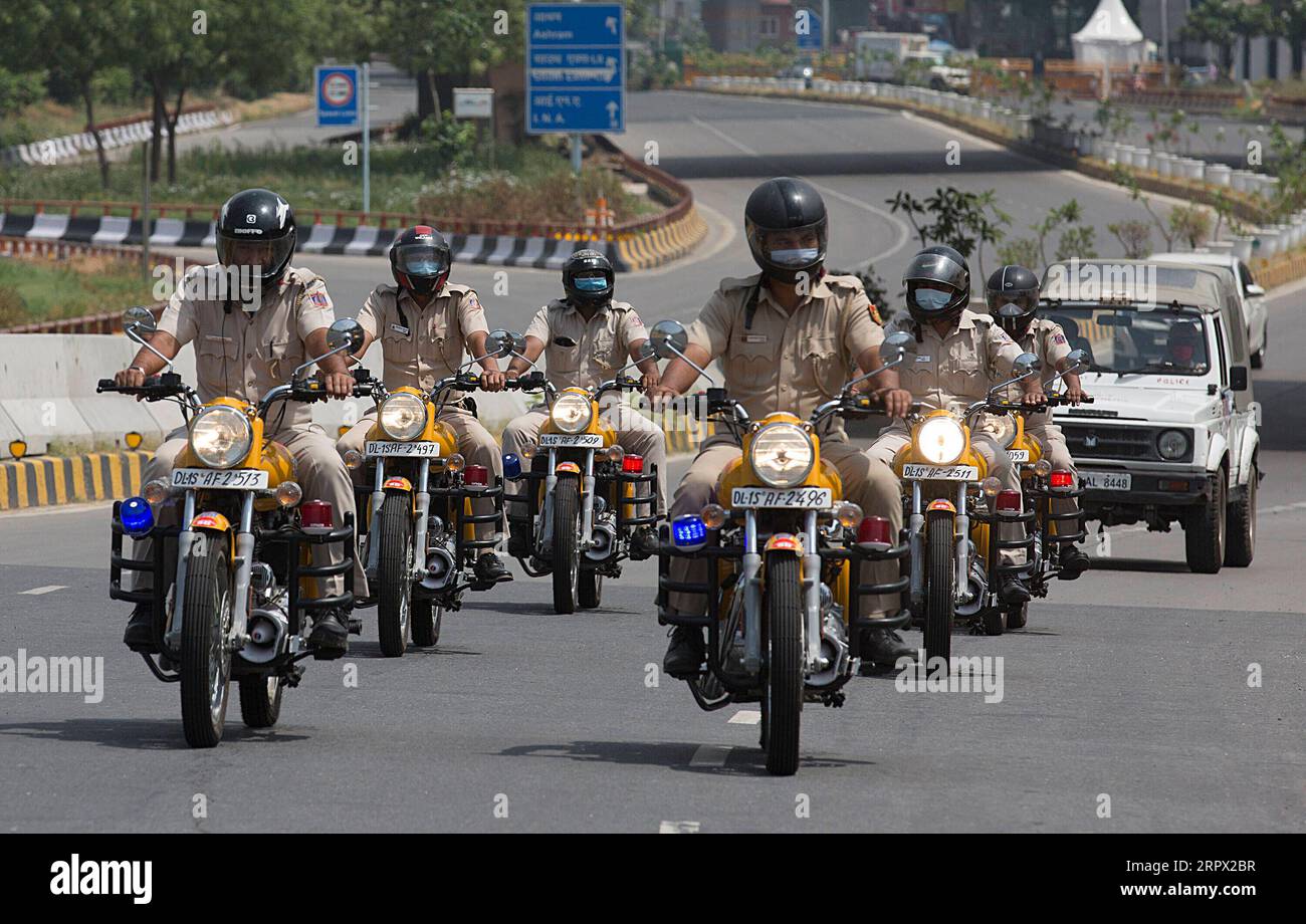 200504 -- BEIJING, May 4, 2020 -- Indian policemen on motorcycles pay ...