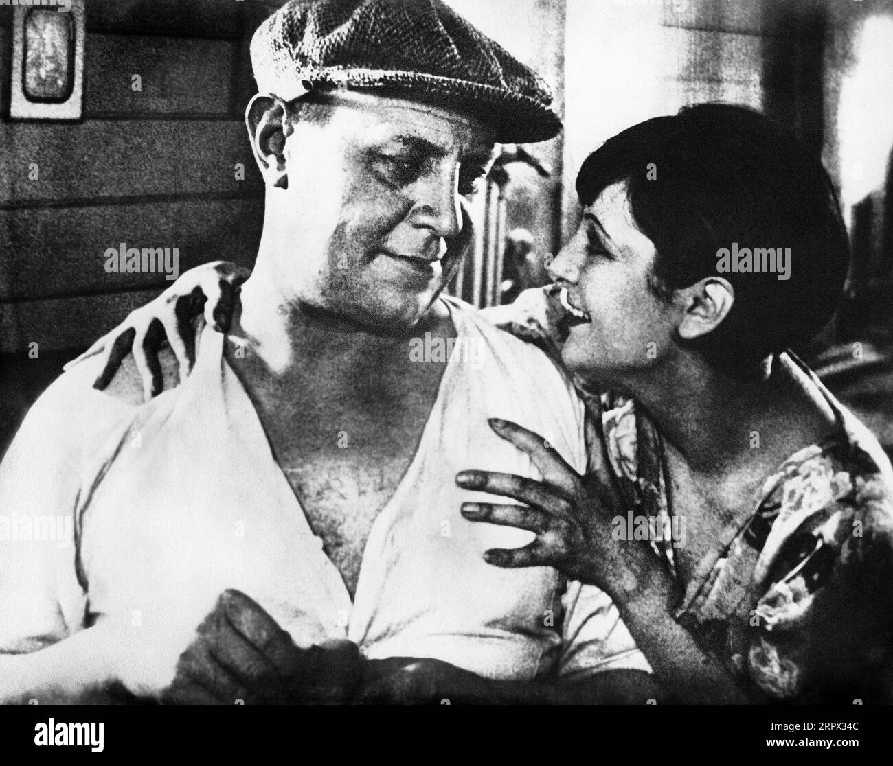 1929 paramount Black and White Stock Photos & Images - Alamy