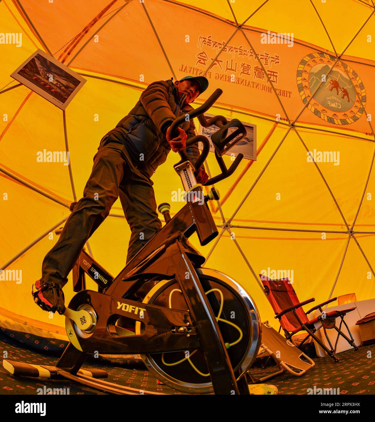 Height measurement man hi-res stock photography and images - Alamy