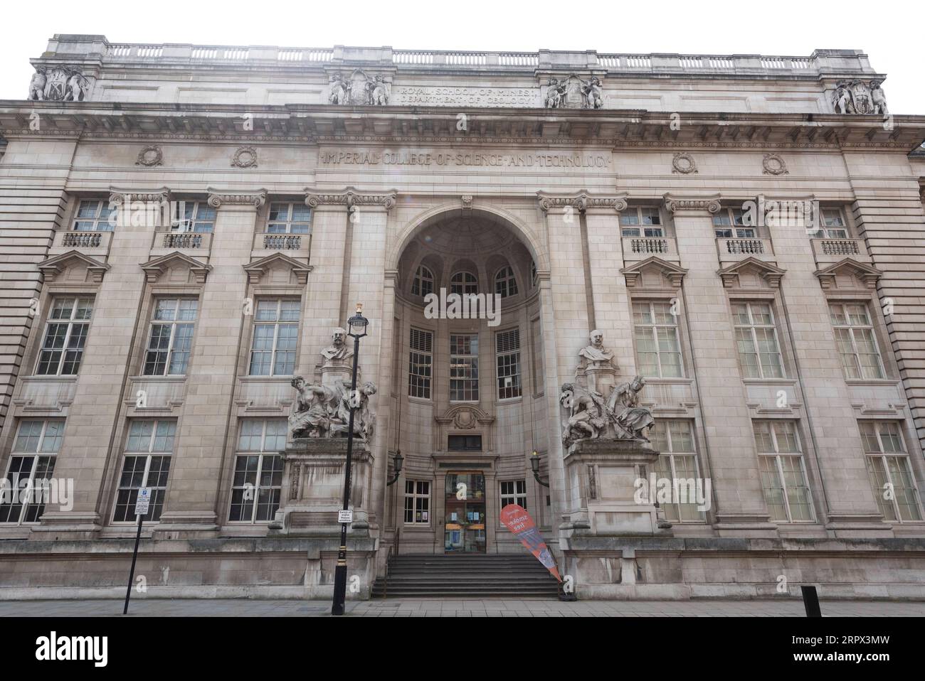 Epidemiologist neil ferguson hi-res stock photography and images - Alamy