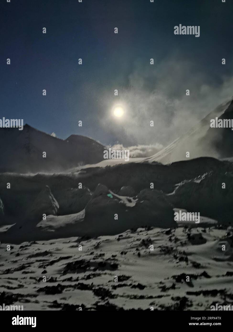 Qomolangma ful hi-res stock photography and images - Alamy