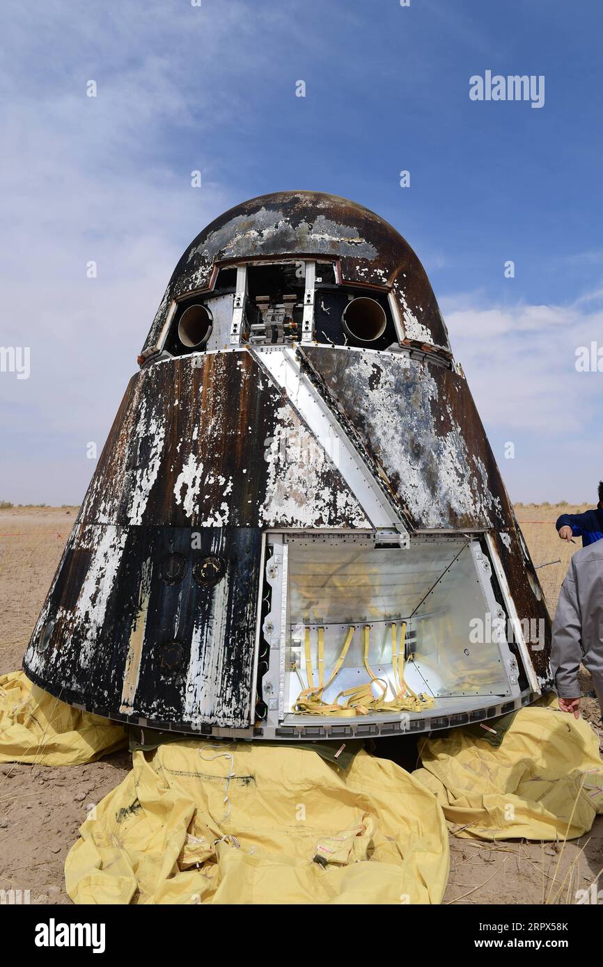 Capsule landing suces hi-res stock photography and images - Alamy