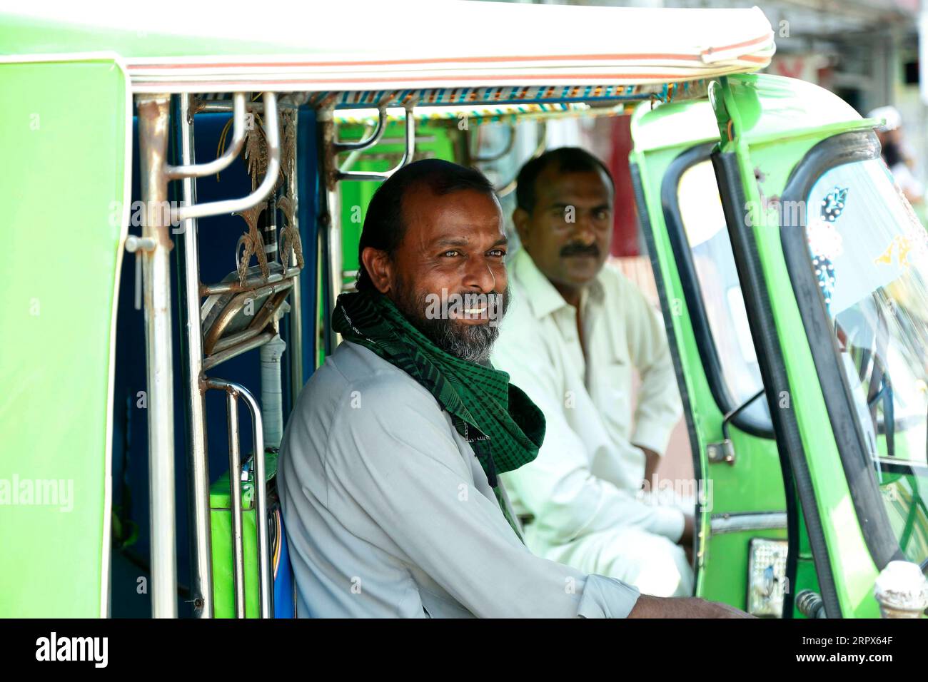 Auto rickshaw pakistan hi-res stock photography and images - Alamy