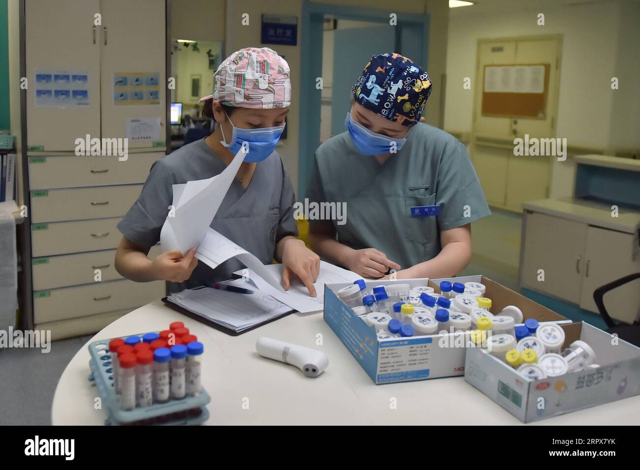 Nightshift nurse hi-res stock photography and images - Alamy