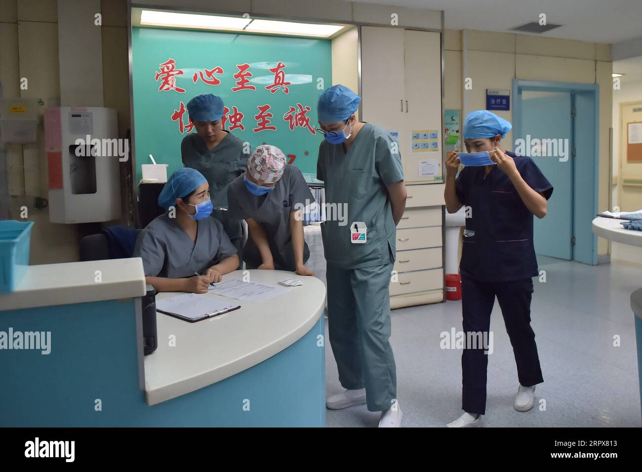 Nightshift hospital hi-res stock photography and images - Alamy