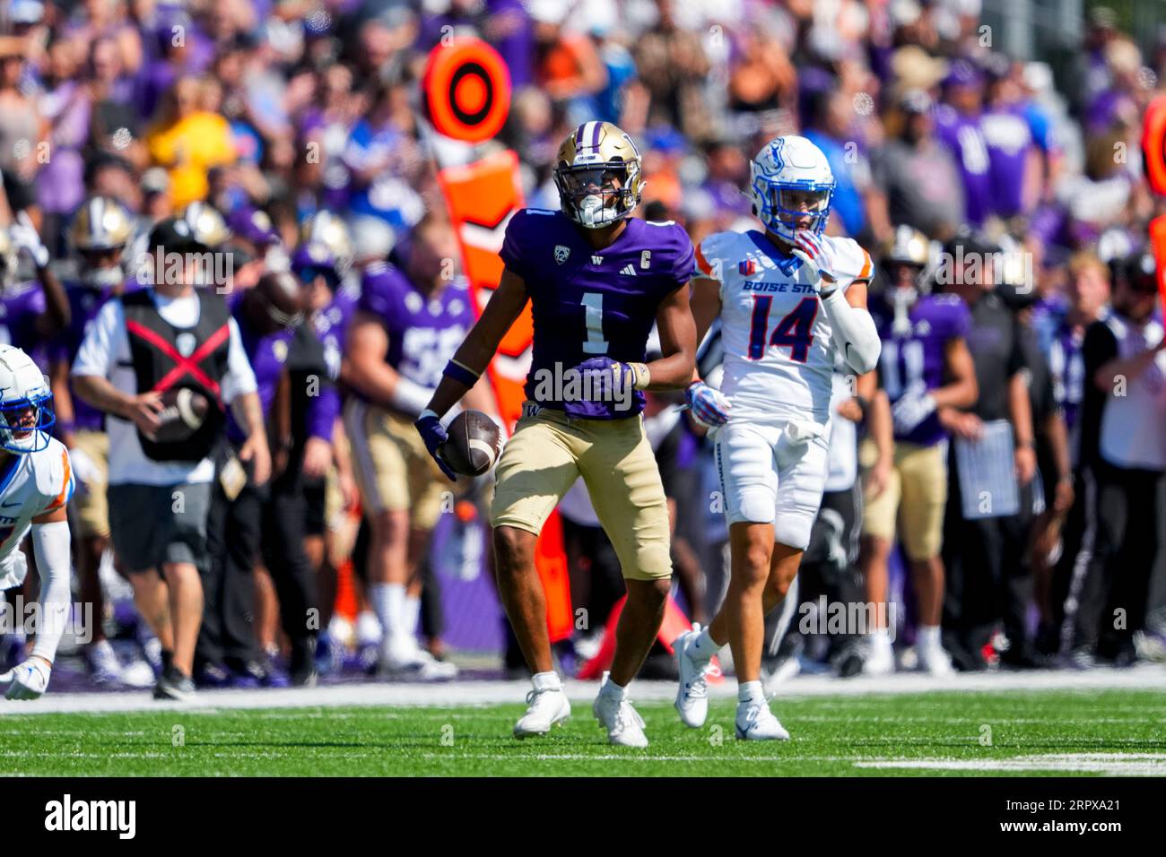 Washington wide receiver Rome Odunze (1) reacts after a catch against ...