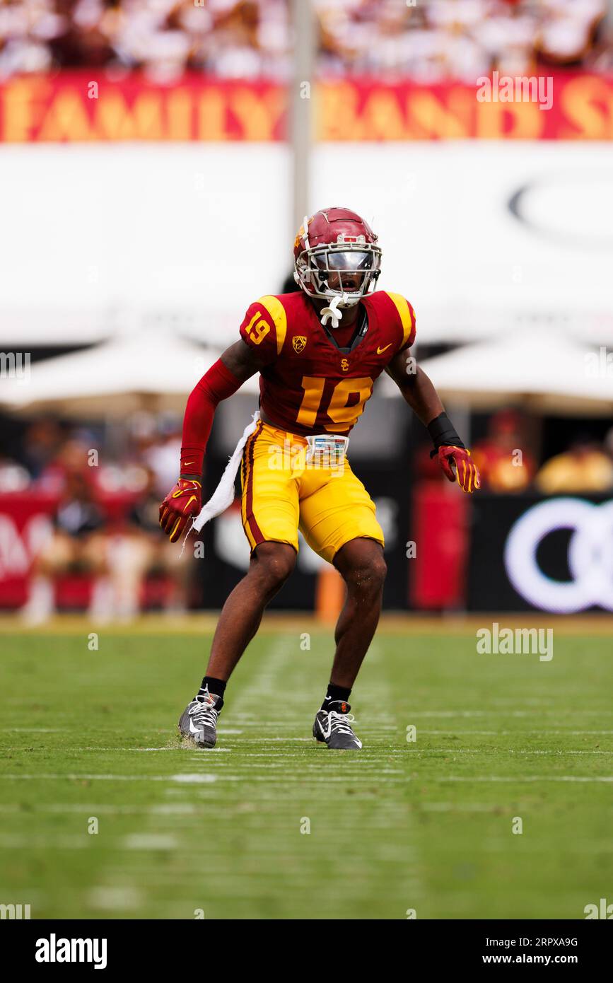 USC Trojans safety Jaylin Smith (19) defends in coverage during the ...