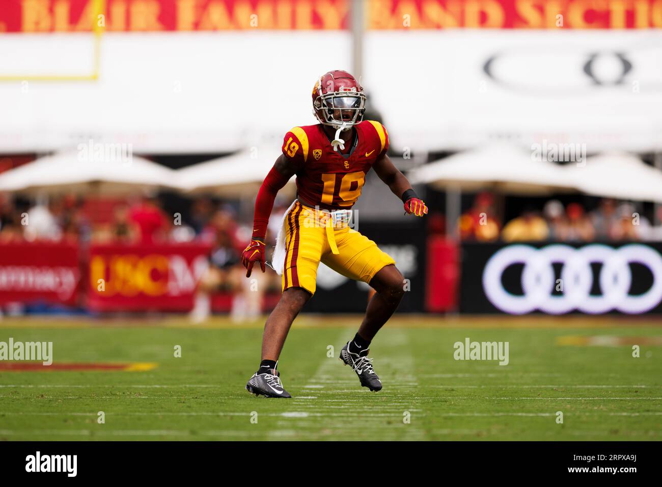 USC Trojans safety Jaylin Smith (19) defends in coverage during the ...