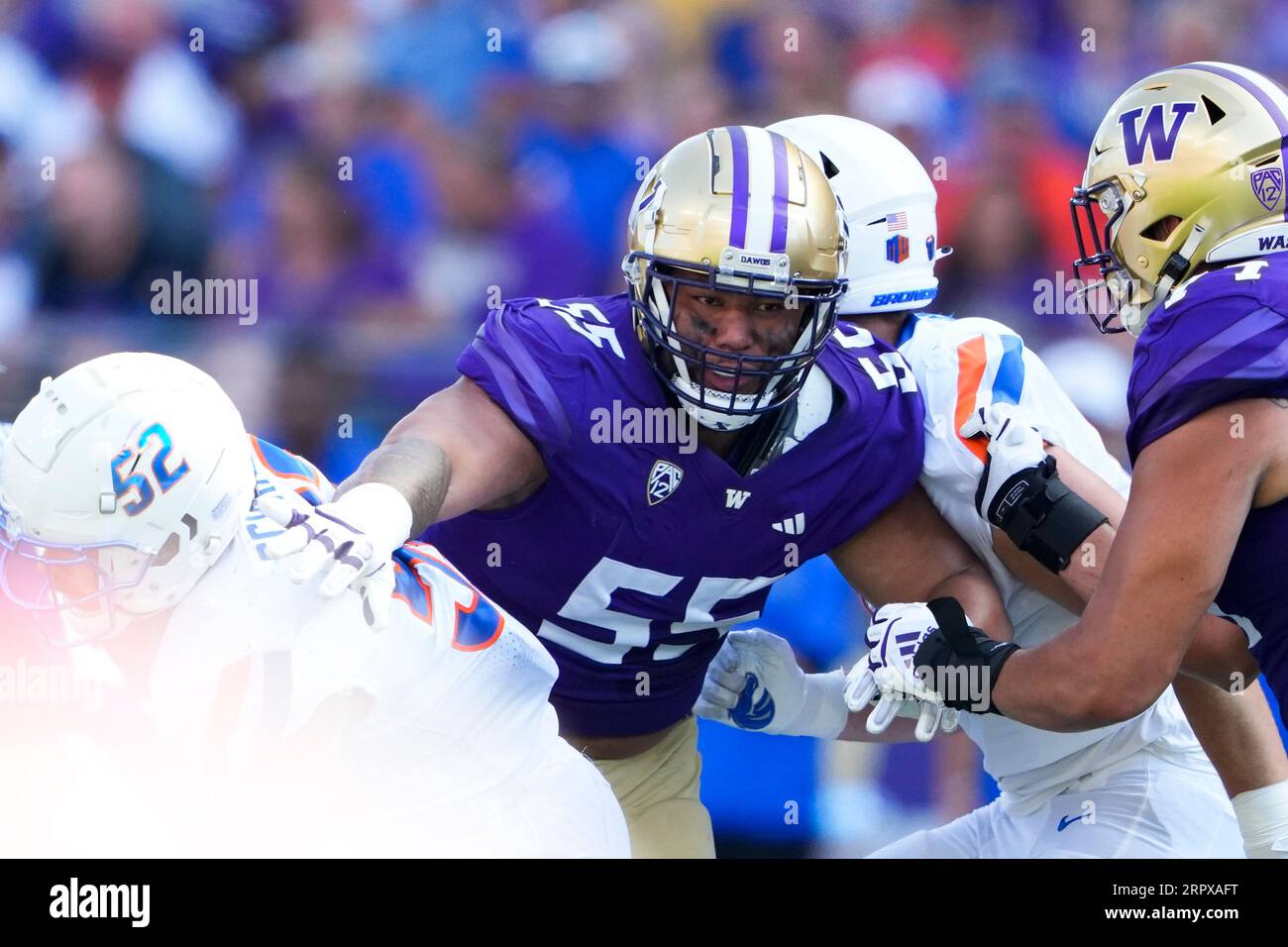 Washington offensive lineman Troy Fautanu (55) blocks against Boise ...