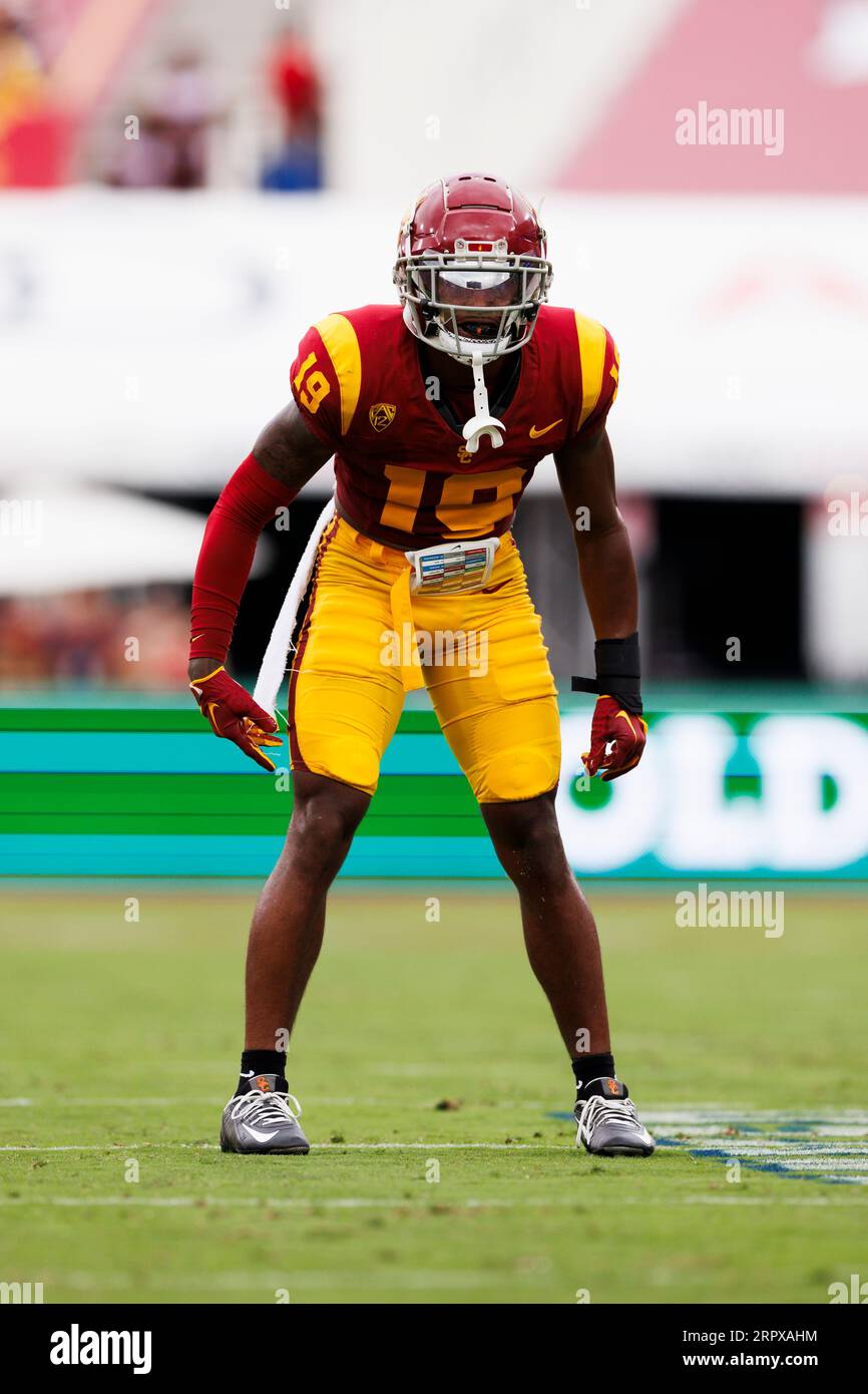 USC Trojans safety Jaylin Smith (19) defends in coverage during the ...