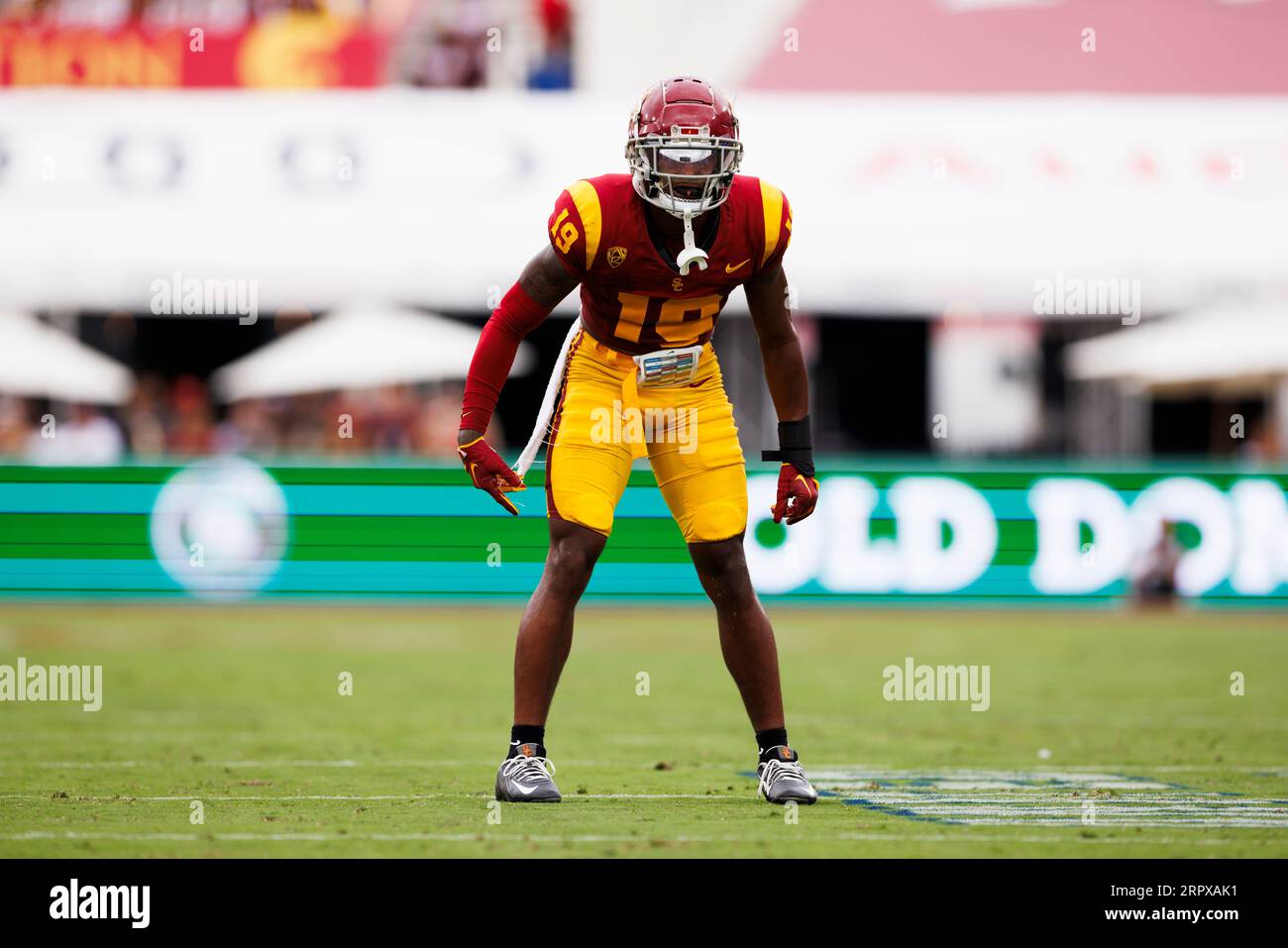 USC Trojans safety Jaylin Smith (19) defends in coverage during the ...