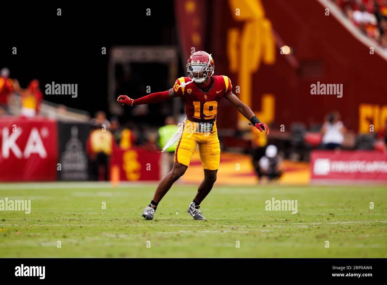 USC Trojans safety Jaylin Smith (19) defends during the NCAA football ...