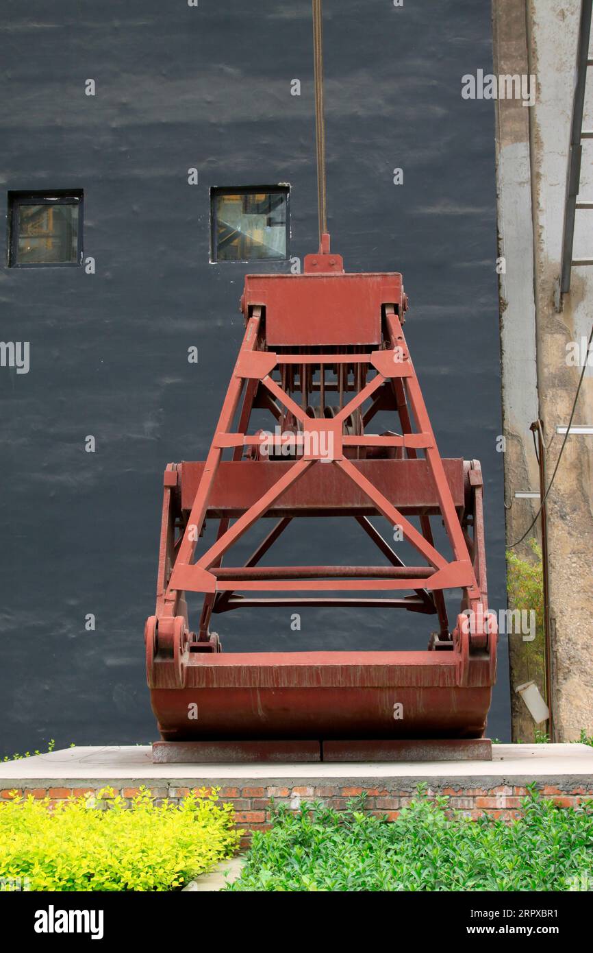 Grab a bucket hi-res stock photography and images - Alamy