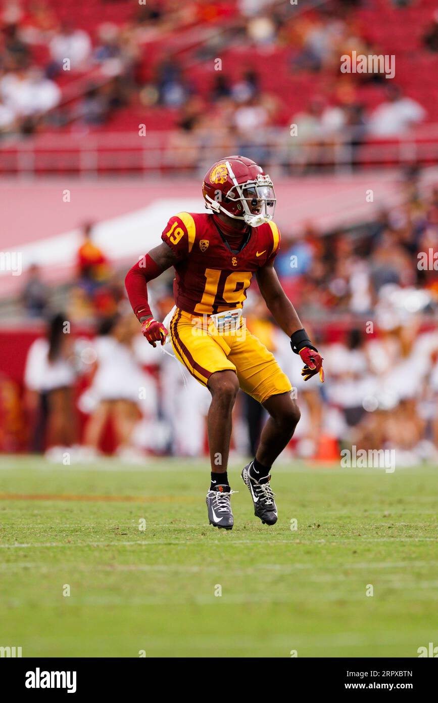 USC Trojans safety Jaylin Smith (19) defends in coverage during the ...