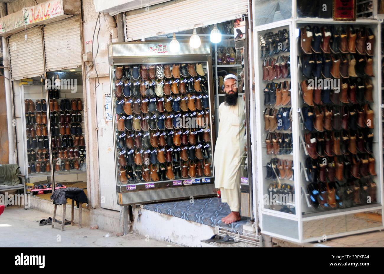 Traditional pakistani shoe hi-res stock photography and images - Alamy