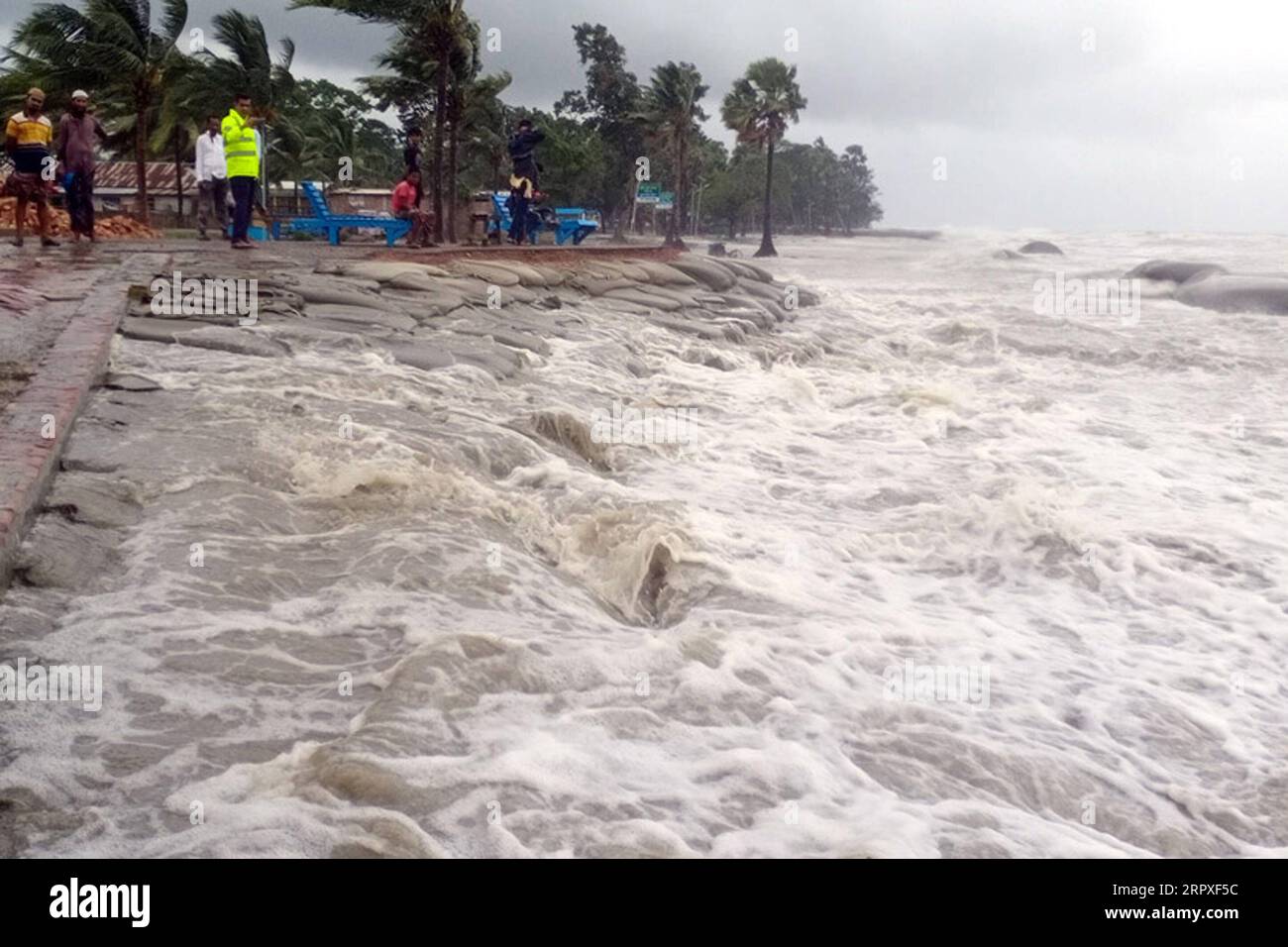 Cyclone amphan bay of bengal hi-res stock photography and images - Alamy