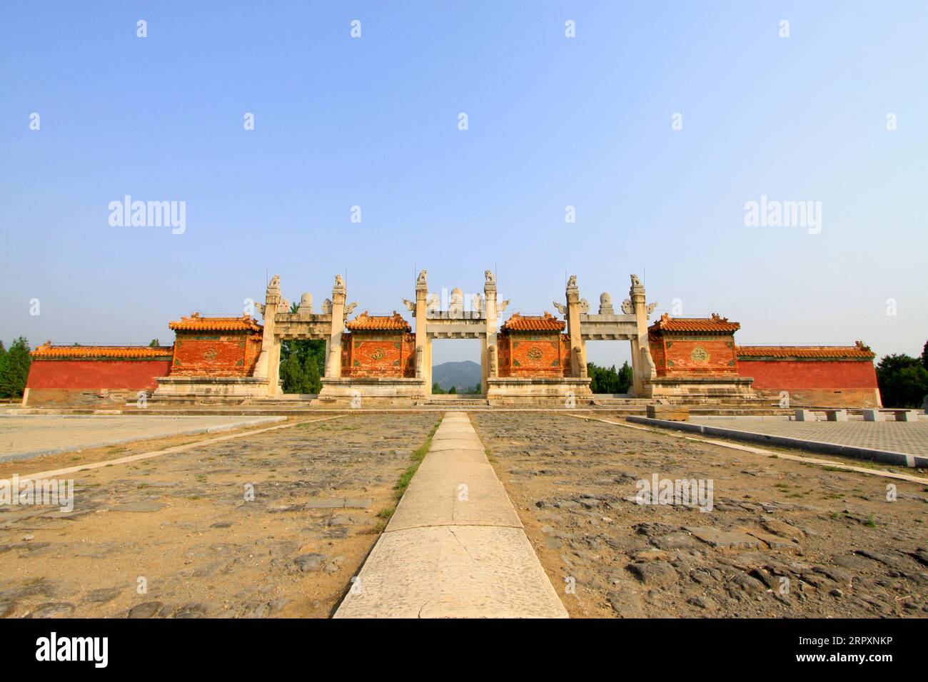 Dragon and phoenix door hi-res stock photography and images - Alamy