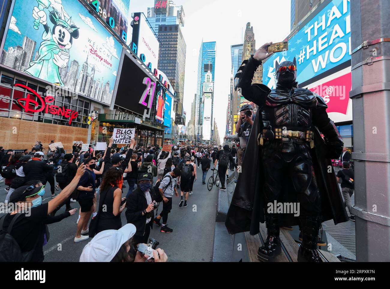 200601 -- NEW YORK, June 1, 2020 -- Demonstrators protest against ...