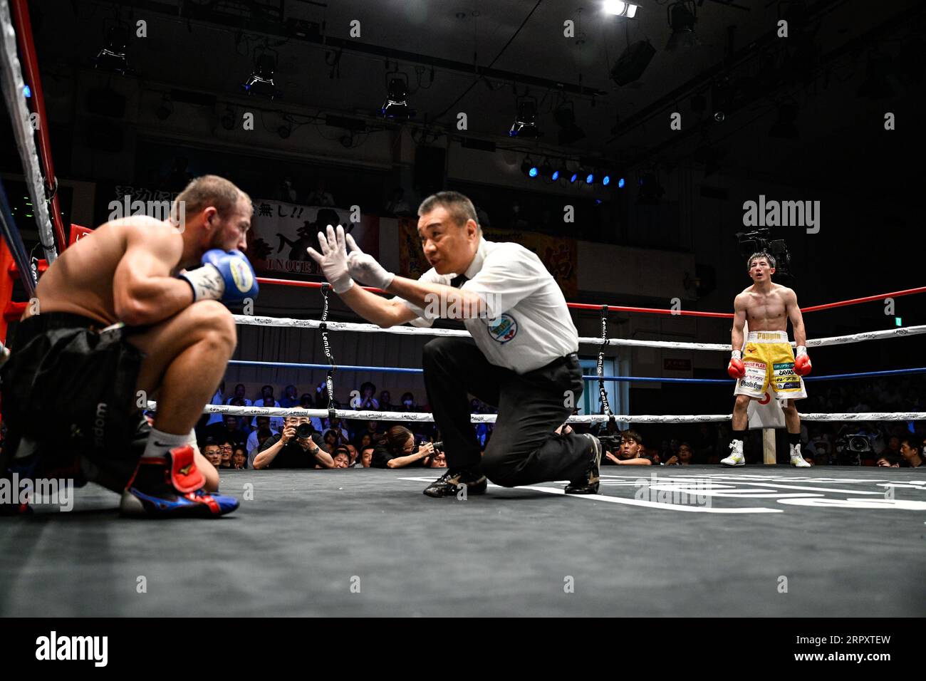 Tokyo, Japan. 30th Aug, 2023. Japan's Koki Inoue (red gloves) waits in ...