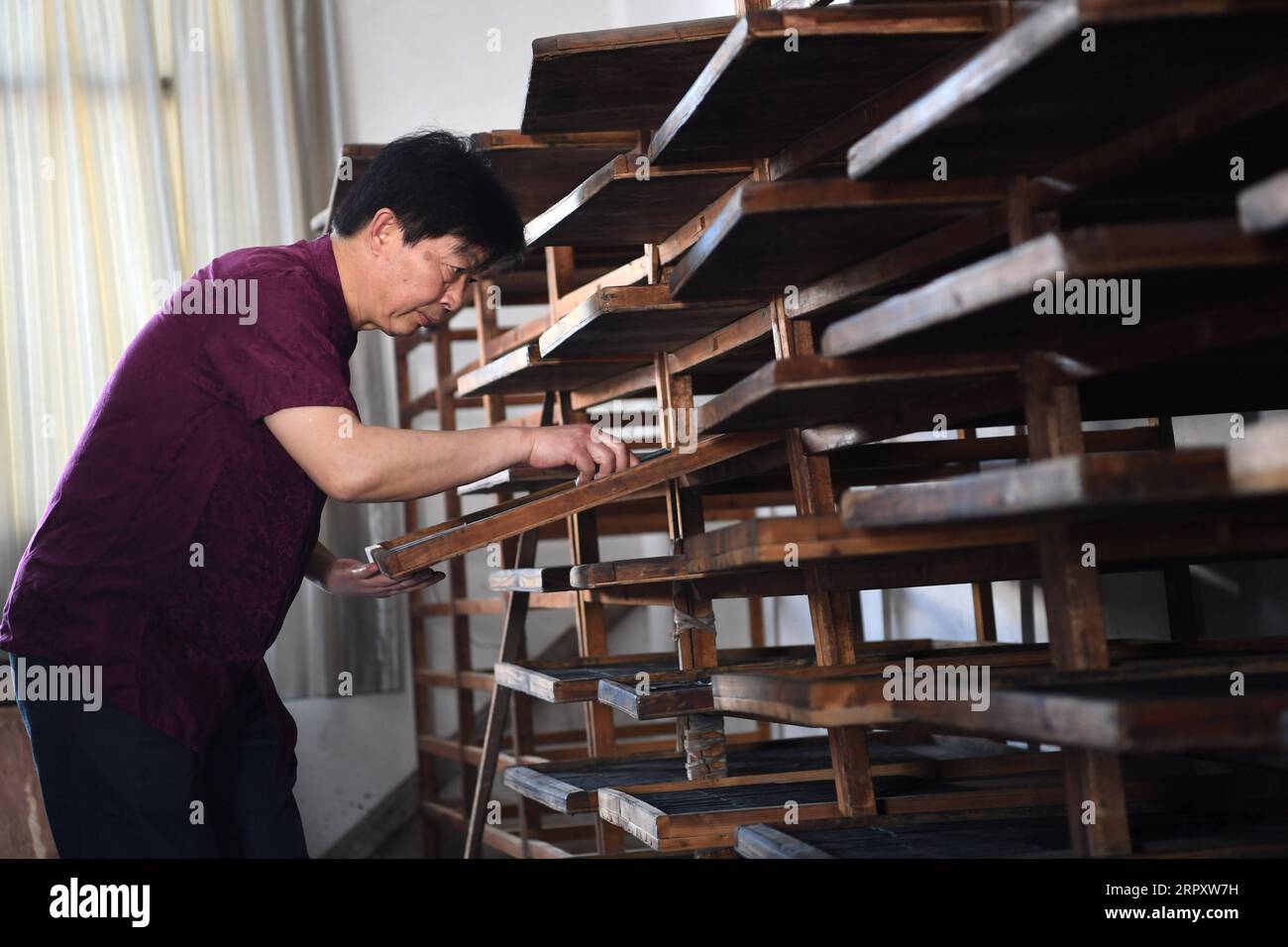 Historical chinese paper making hi-res stock photography and images - Alamy