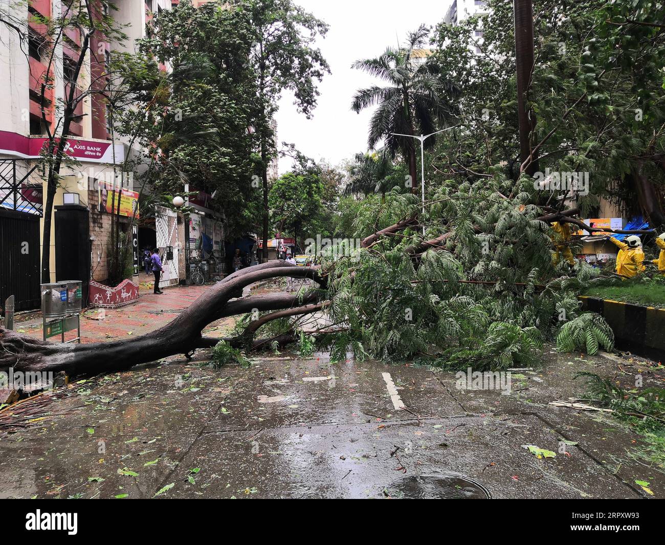 India mumbai cyclone hi-res stock photography and images - Alamy