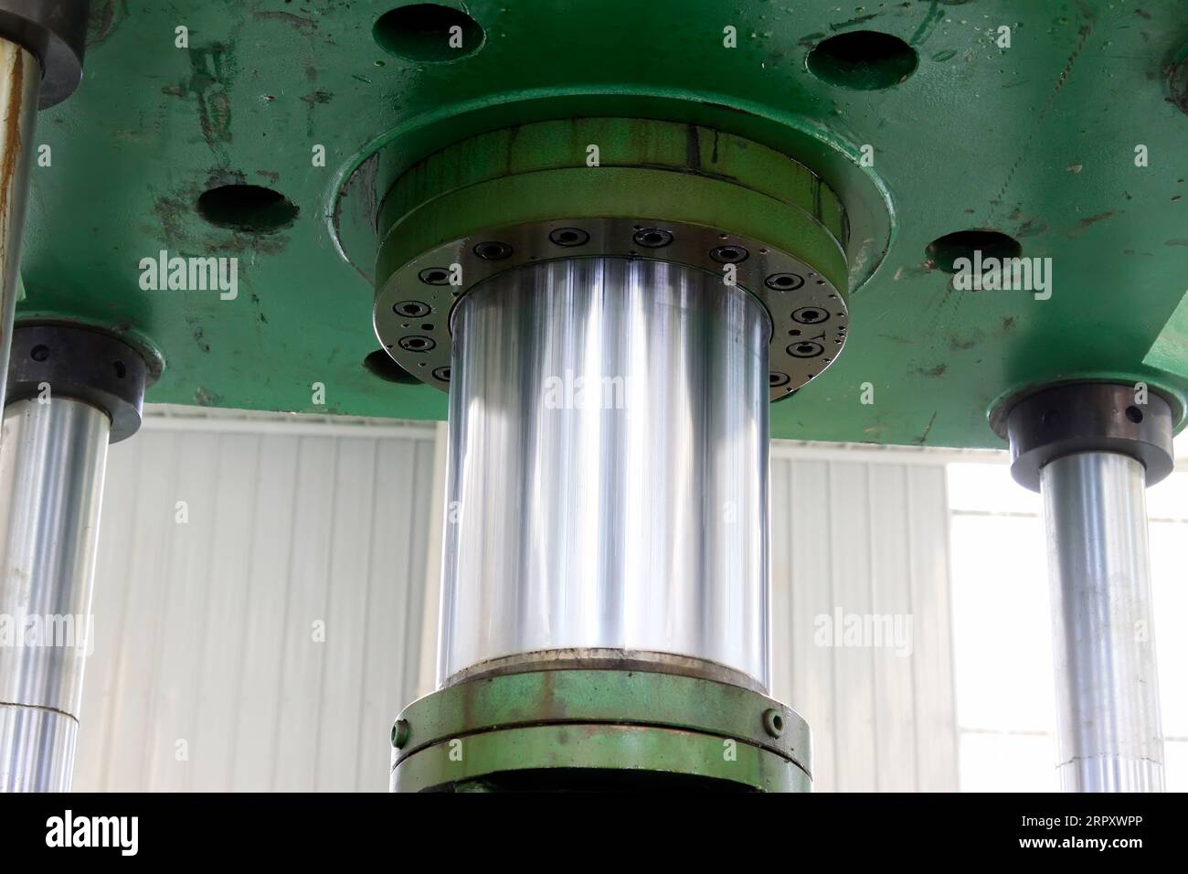 Hydraulic machinery parts in a production workshop Stock Photo - Alamy