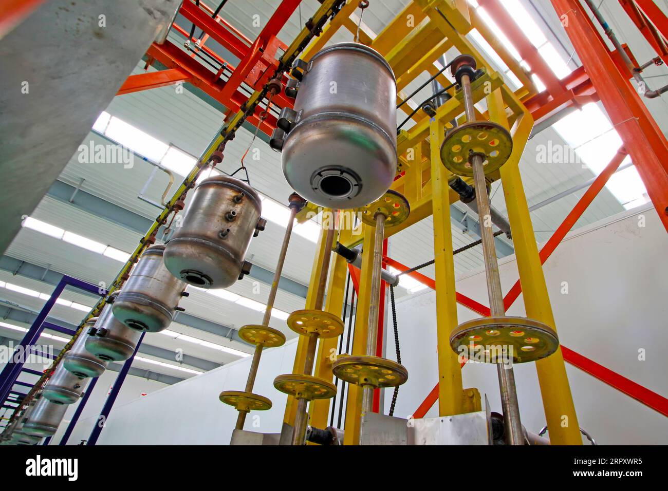 Color transmission device on the stainless steel pressure tank in a ...
