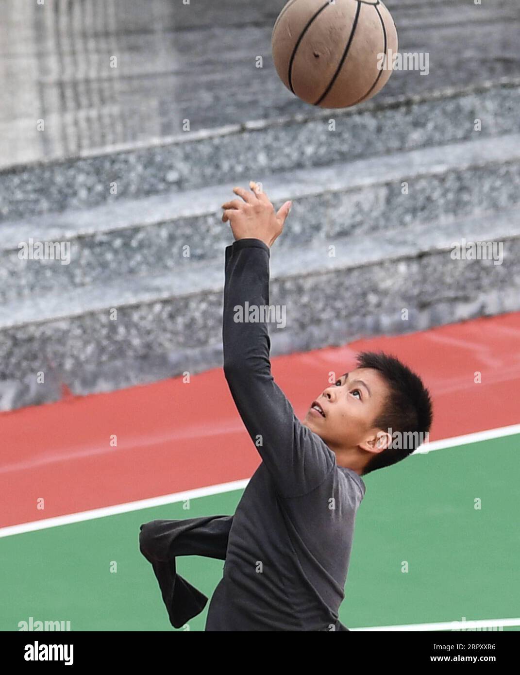 Chinese 13 year old boy hi-res stock photography and images - Alamy